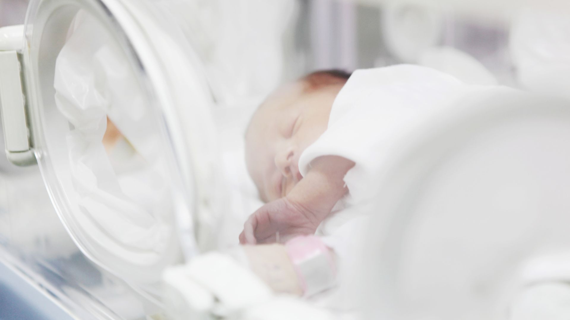 Kako inkubator pomaže ranije rođenim bebama | Bebe.hr