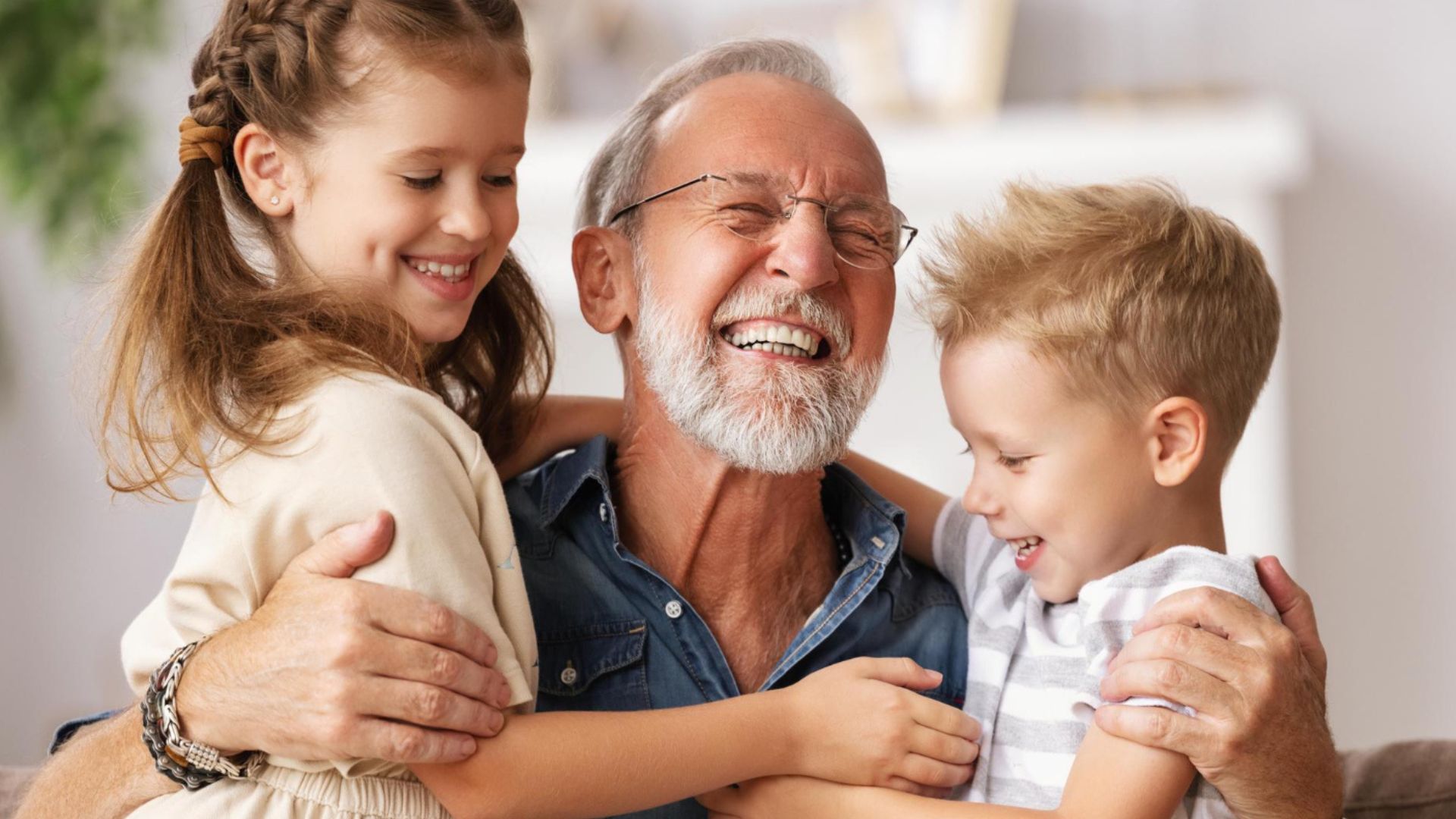 Savjeti za djedove i bake: Kako ojačati povezanost s unucima? | Bebe.hr